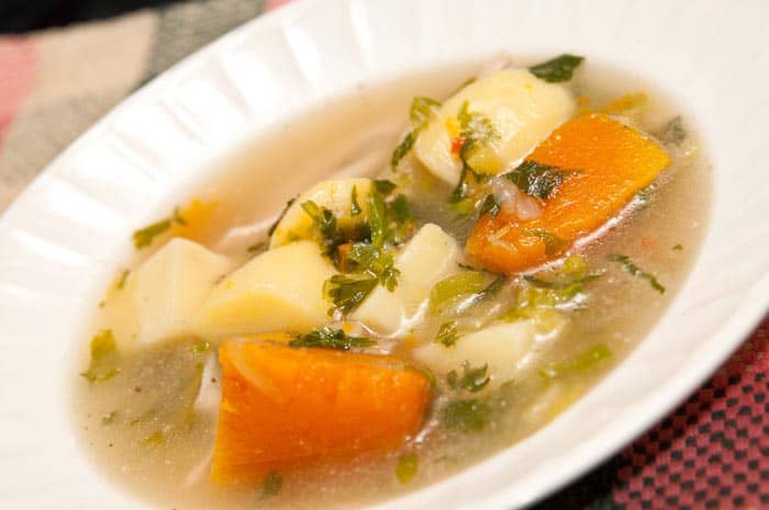 Receta de sopa de pollo casera tradicional - Comedera.Com